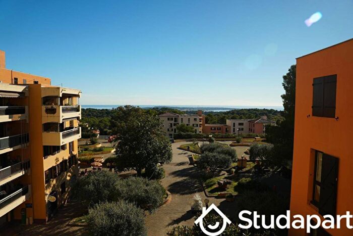 Appartement à louer - Les Semboules, Antibes - 1 pièce - 1 chambre