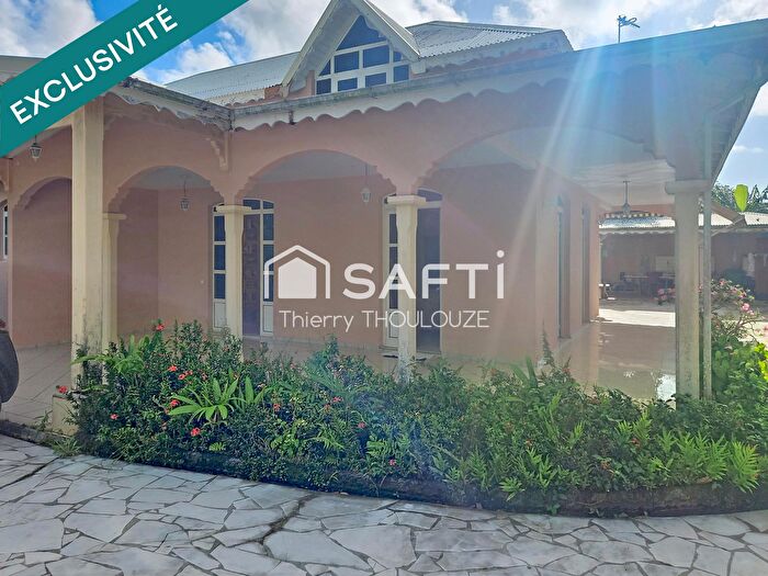 Maison à vendre - Gourbeyre - 7 pièces - 5 chambres