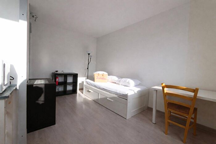 Appartement à louer - Madeleine-Saint Léonard-Justices, Angers - 1 pièce