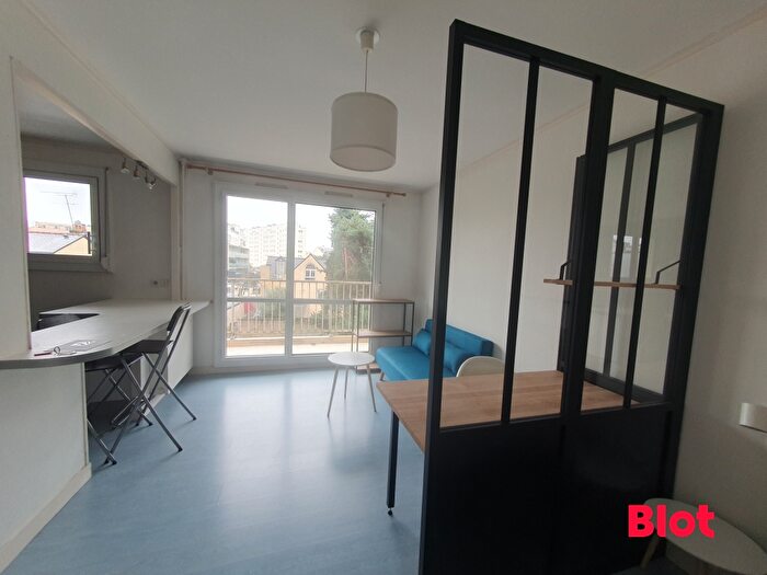 Appartement à louer - Quartiers Centre, Thabor, Oberthür - 1 pièce