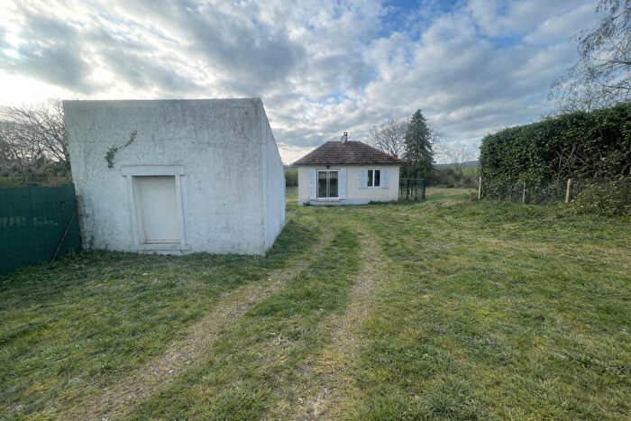 Saint-Maixme-Hauterive : Maison 2 pièces à vendre