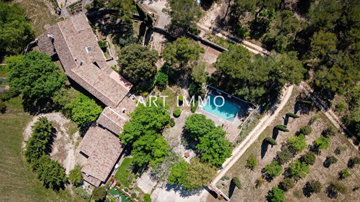 Maison à vendre - Murs - 13 pièces - 6 chambres