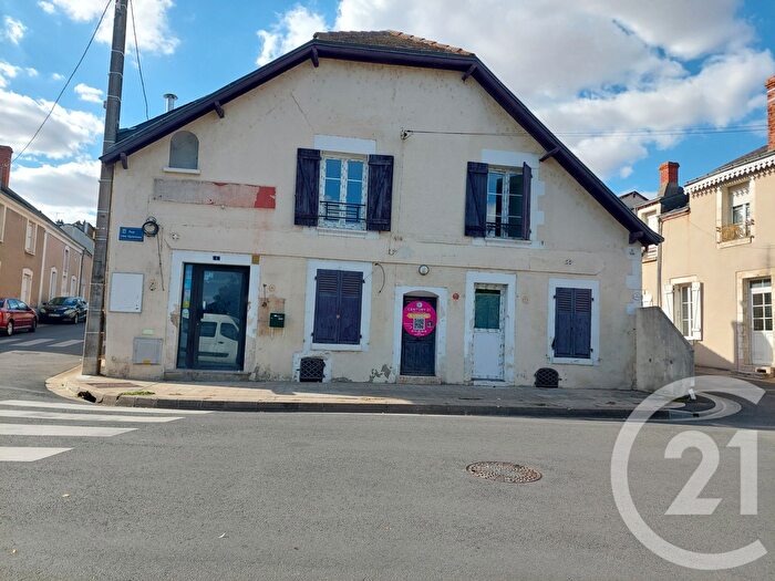 Issoudun, Chinault, Château de Frapesle, Bois d'Artry, Tourailles : Maison 12 pièces à vendre