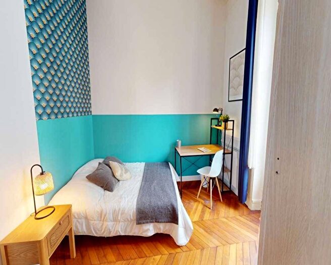 Appartement à louer - Saint Vincent de Paul-Lariboisière, Paris ème arrondissement - 5 pièces - 5 chambres