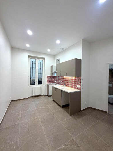 Appartement à louer - Paris e , Porte de Clignancourt, Porte Montmartre, Moskowa - 1 pièce