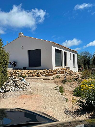 Maison à louer - Saint-Estève-Janson - 4 pièces - 3 chambres