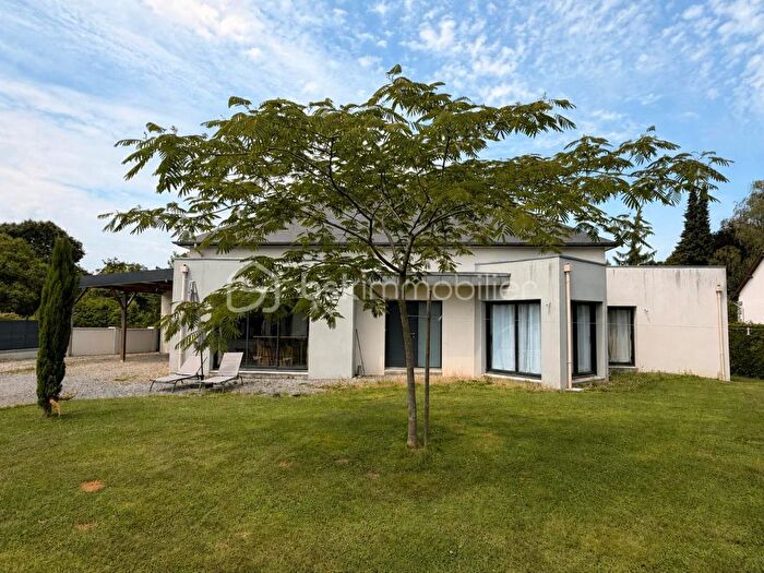 Saint-Pierre-la-Cour : Maison 6 pièces à vendre
