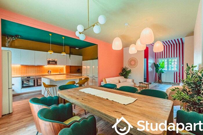 Appartement à louer - Centre Ville Sud, Villejuif - 1 pièce - 5 chambres