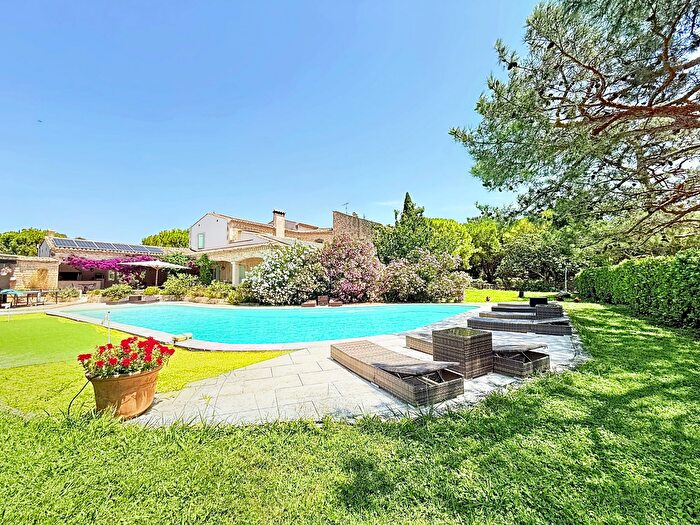 Maison 12 pièces à Fontvieille, à vendre