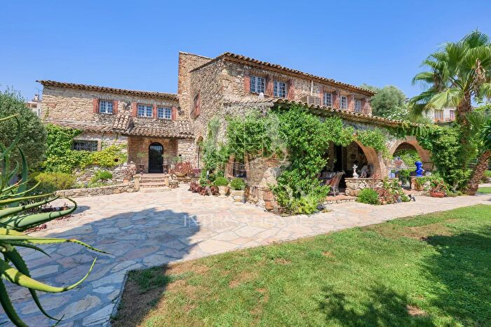 Maison à vendre - Biot - 9 pièces - 5 chambres