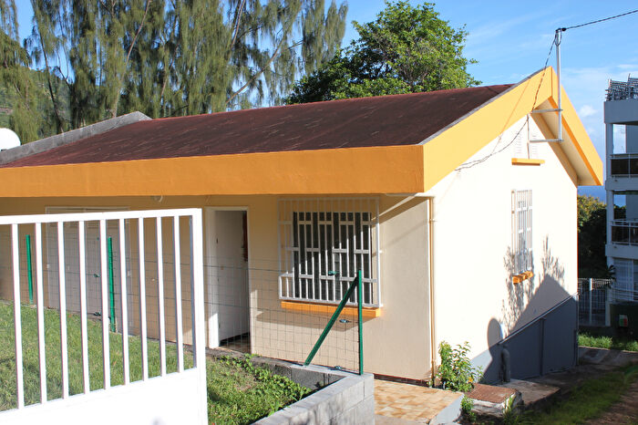 Maison à louer - Saint-Denis, Bellepierre - 4 pièces - 3 chambres