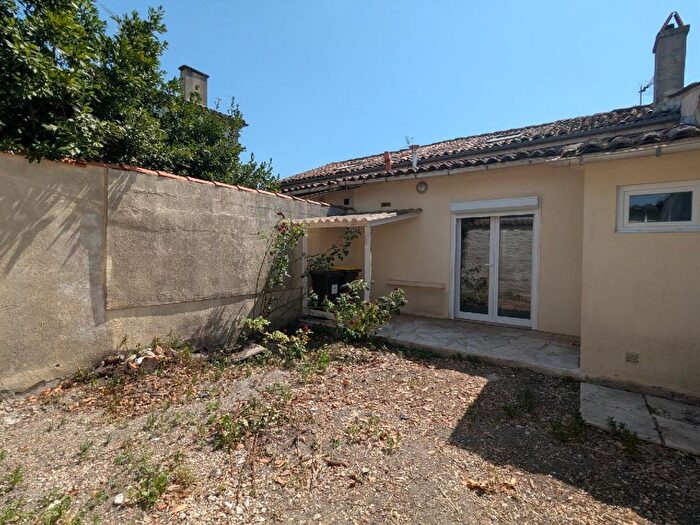 Cognac, Saint-Martin : Maison 4 pièces à louer