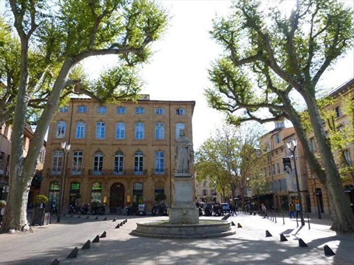 Appartement à louer - Centre Ville, Aix-en-Provence - 4 pièces - 3 chambres