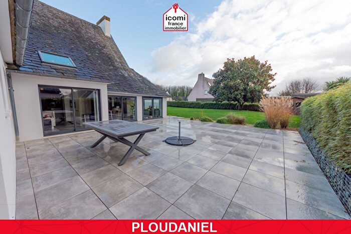 Maison 9 pièces à Ploudaniel, à vendre