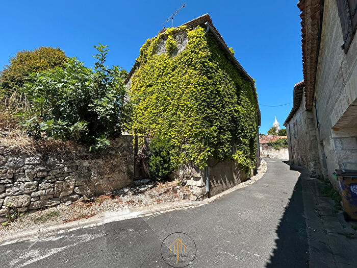 Villebois-Lavalette - Maison 5 pièces à vendre