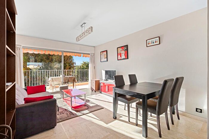 Appartement à vendre - Antibes, Rastines, Super Antibes, Laval, La Fontonne - 3 pièces - 2 chambres