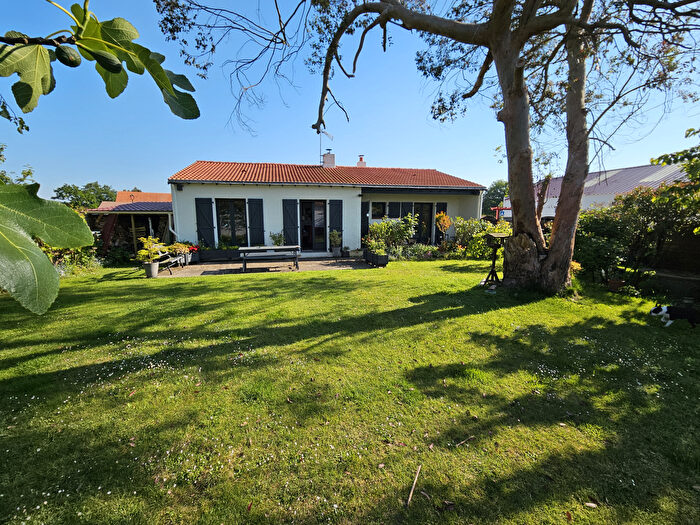 Maison à vendre - Saint-Étienne-de-Mer-Morte - 4 pièces - 2 chambres