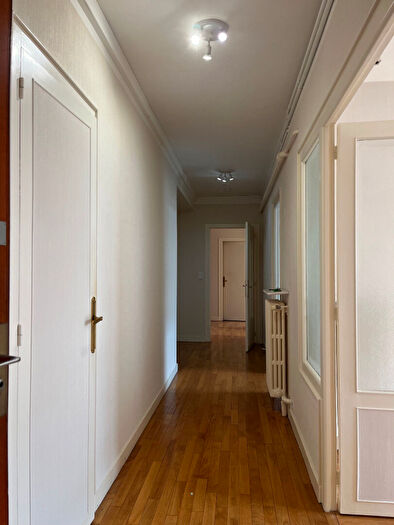Appartement 5 pièces à Quartiers Centre, Saint-Hélier, Gare, à vendre