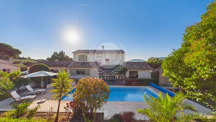 Le Plan-de-la-Tour : Maison 5 pièces à vendre