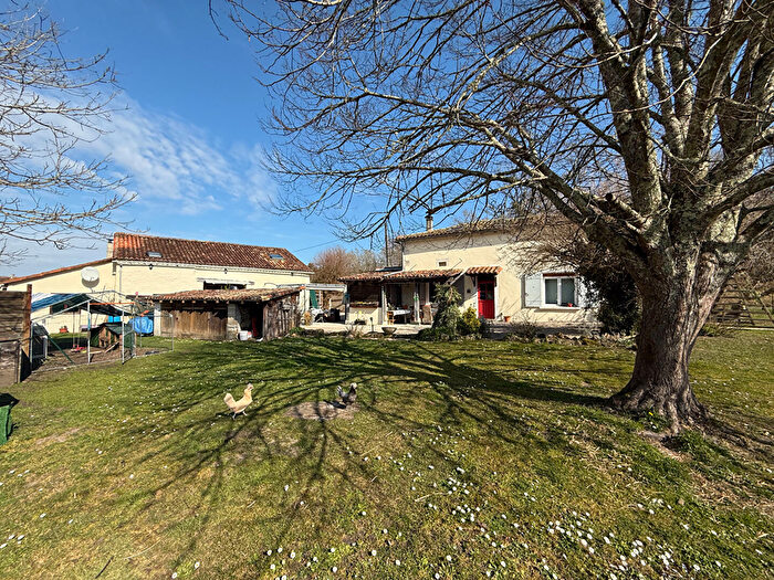 Maison 11 pièces à vendre à Combiers