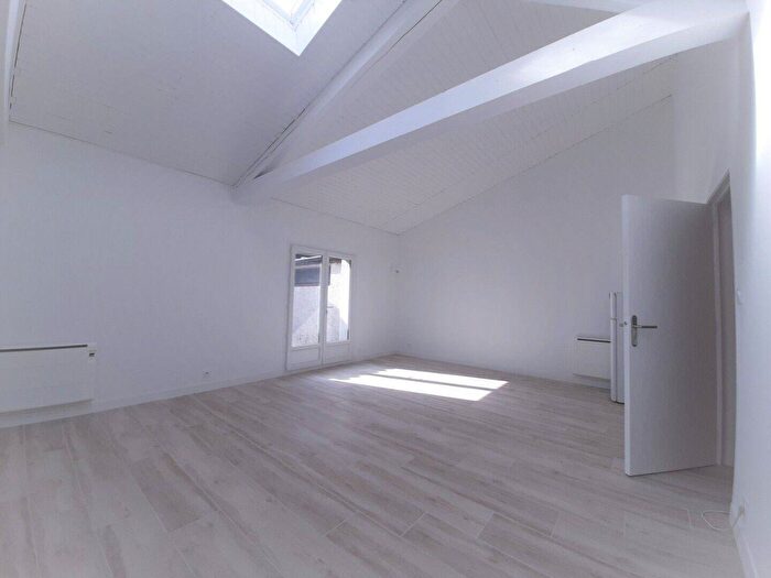 Appartement 4 pièces à Est, Montluel, à louer