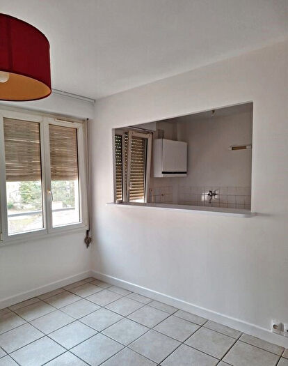 Appartement à louer - Vichy, Quartier de France - 3 pièces - 2 chambres