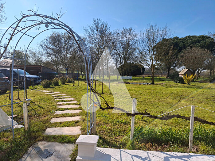 Maison à vendre - Saint-Lambert-du-Lattay - 9 pièces - 5 chambres