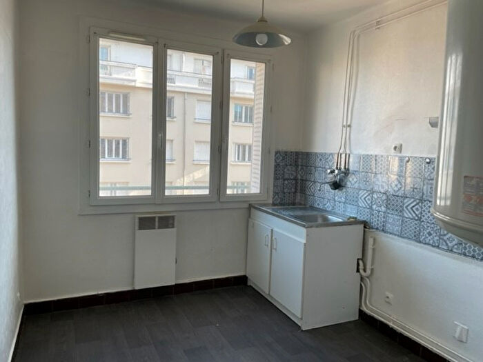 Appartement à louer - Villeurbanne, Perrallière - 3 pièces - 2 chambres