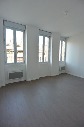 Appartement à louer - Bordeaux, Saint-Pierre - 2 pièces - 1 chambre