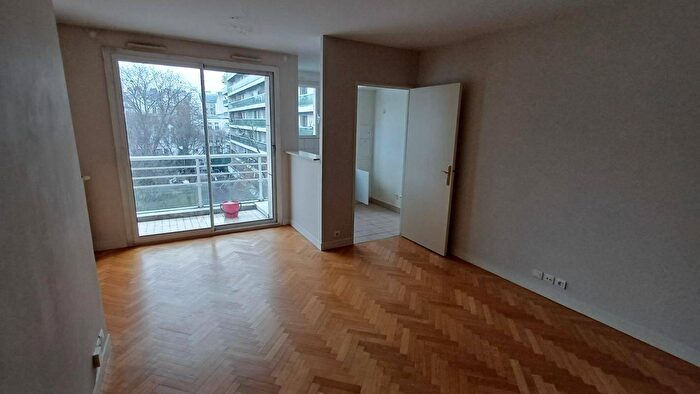 Appartement à louer - Belleville-Saint Maur, Paris ème arrondissement - 2 pièces - 1 chambre