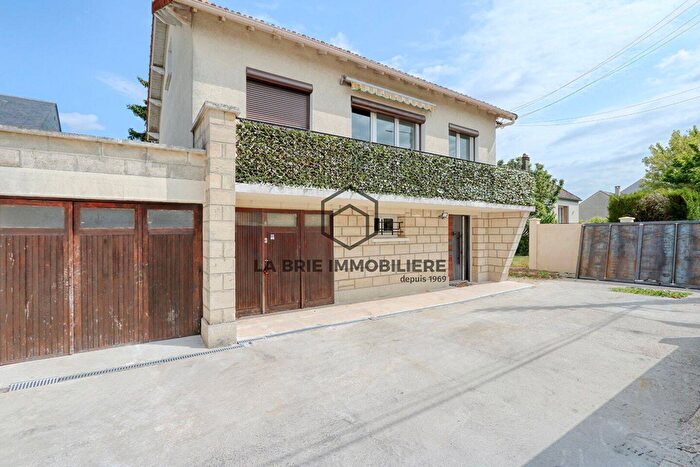 Maison à louer - Les Sablons, Villecresnes - 6 pièces - 4 chambres