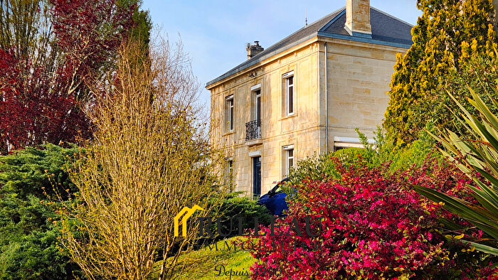 Maison à vendre - Saint-Laurent-dArce - 10 pièces - 6 chambres