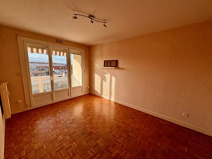 Appartement à louer - Roanne, Faubourg Paris - 2 pièces - 1 chambre