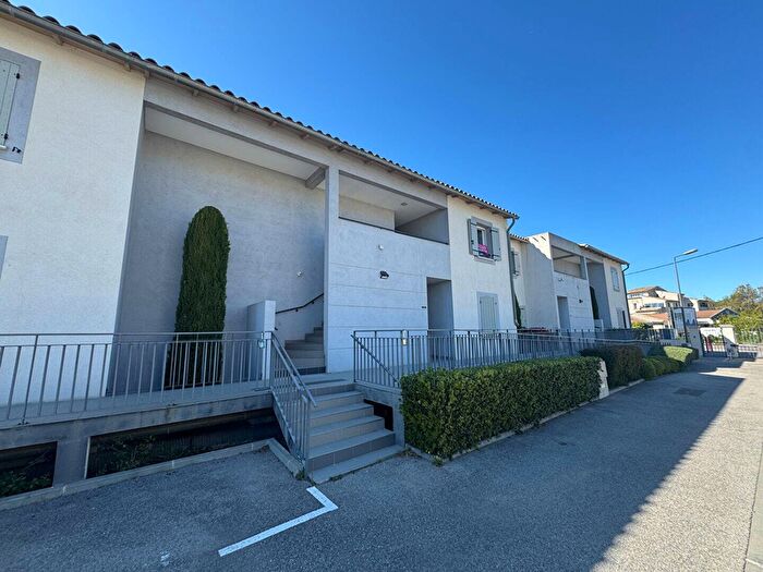 Appartement à louer - Sud Est Ouest, Pélissanne - 3 pièces - 2 chambres