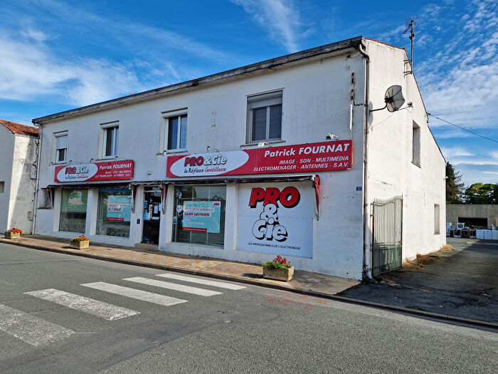 Tonnay-Boutonne - Maison 6 pièces à vendre