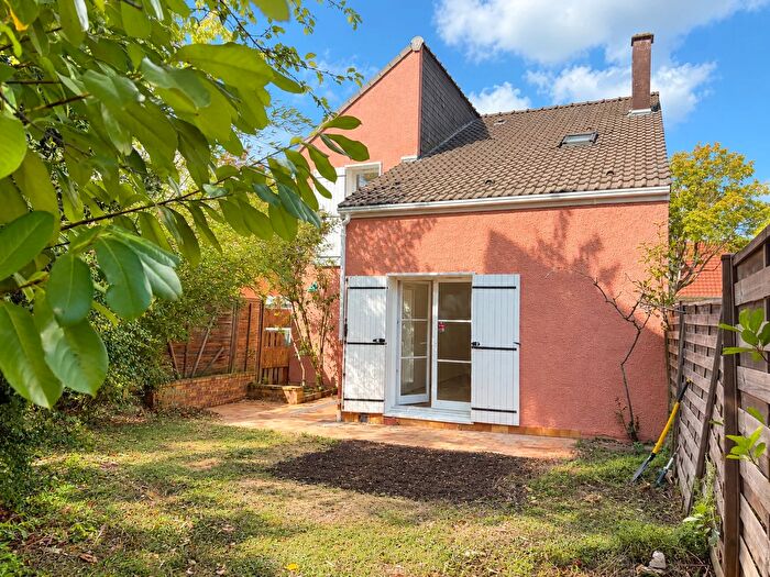 Maison 4 pièces à Voisins-le-Bretonneux, à vendre