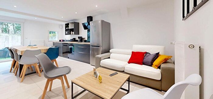 Appartement à louer - Quartiers Sud-Ouest, La Madeleine - 2 pièces - 8 chambres