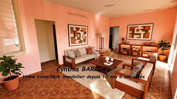 Maison à vendre - Le Lamentin - 9 pièces - 6 chambres