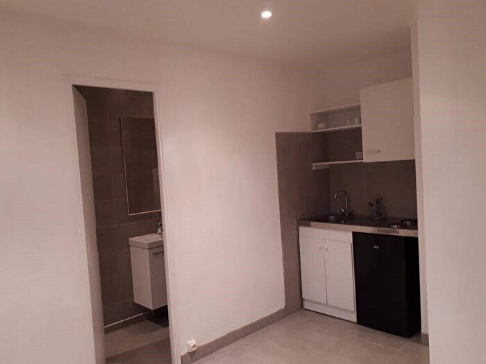 Appartement à louer - Colline des Pères-Tardy, Saint-Étienne - 1 pièce