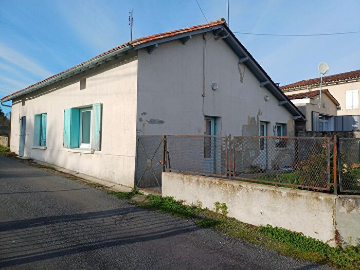 Maison à vendre - Chalais - 3 pièces - 2 chambres