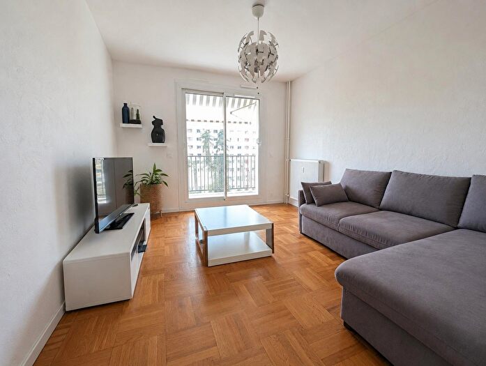 Caluire-et-Cuire, Montessuy : Appartement 3 pièces à louer