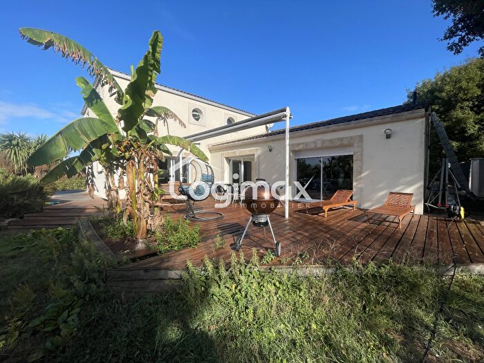 Maison à vendre - Saint-Sauveur-dAunis - 5 pièces - 4 chambres