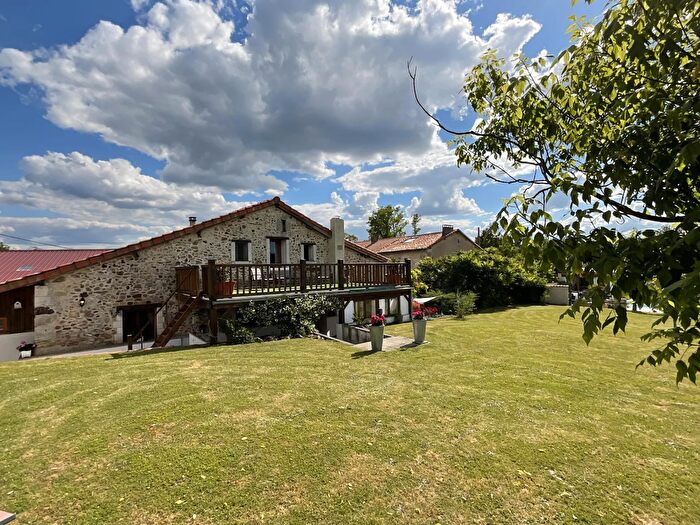 Maison à vendre - Festalemps - 8 pièces - 6 chambres