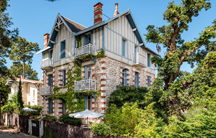 Saint-Palais-sur-Mer - Maison 11 pièces à vendre