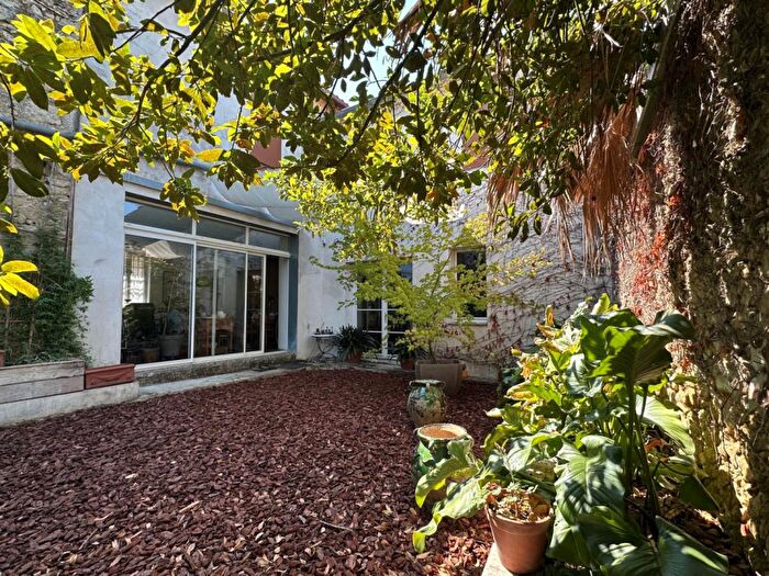 Vic-Fezensac : Maison 11 pièces à vendre