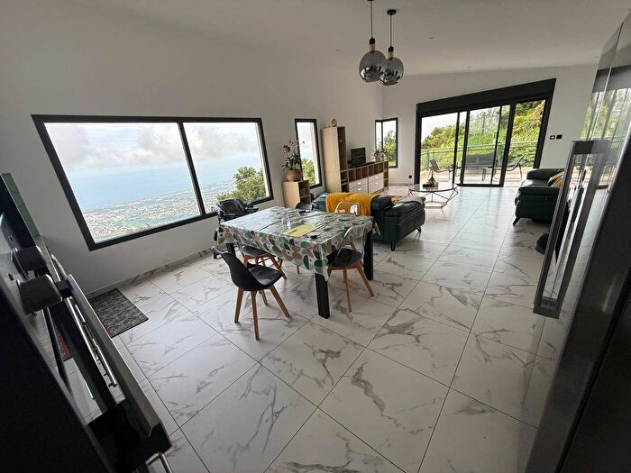 Maison à louer - Saint-Denis - 4 pièces - 3 chambres