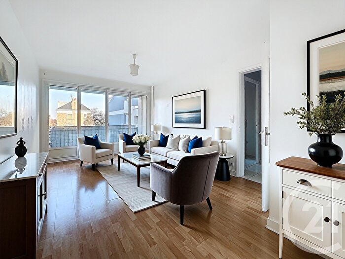 Appartement 3 pièces à Villeneuve-le-Roi, Haut Pays, à vendre