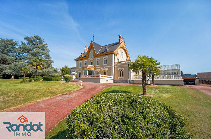 Maison à vendre - Montceau-les-Mines, Bellevue - 9 pièces - 3 chambres