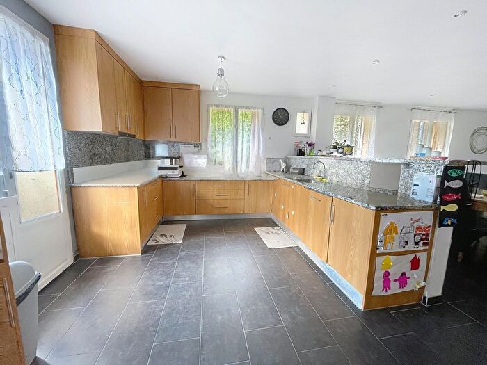 Maison 9 pièces à Le Châtelet-en-Brie, à vendre