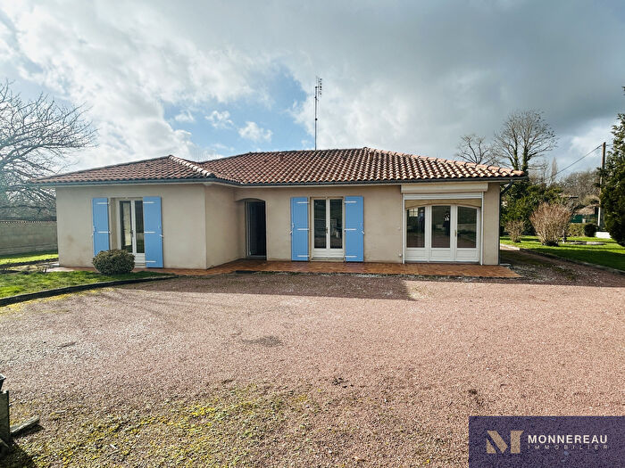 Maison à vendre - Barbezieux-Saint-Hilaire - 5 pièces - 4 chambres
